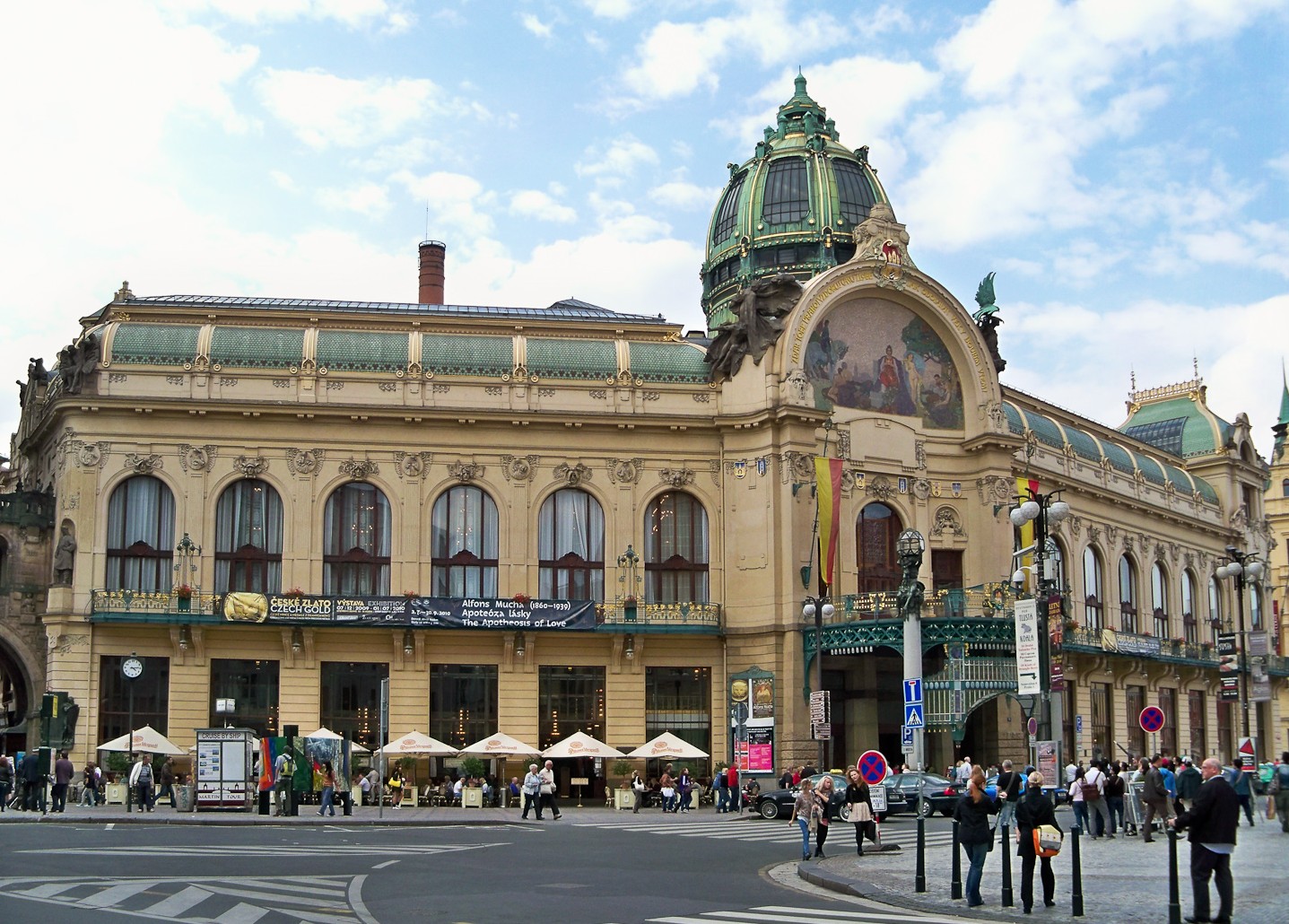 Buildins in Prague/city in Czech Flashcards | Memorang